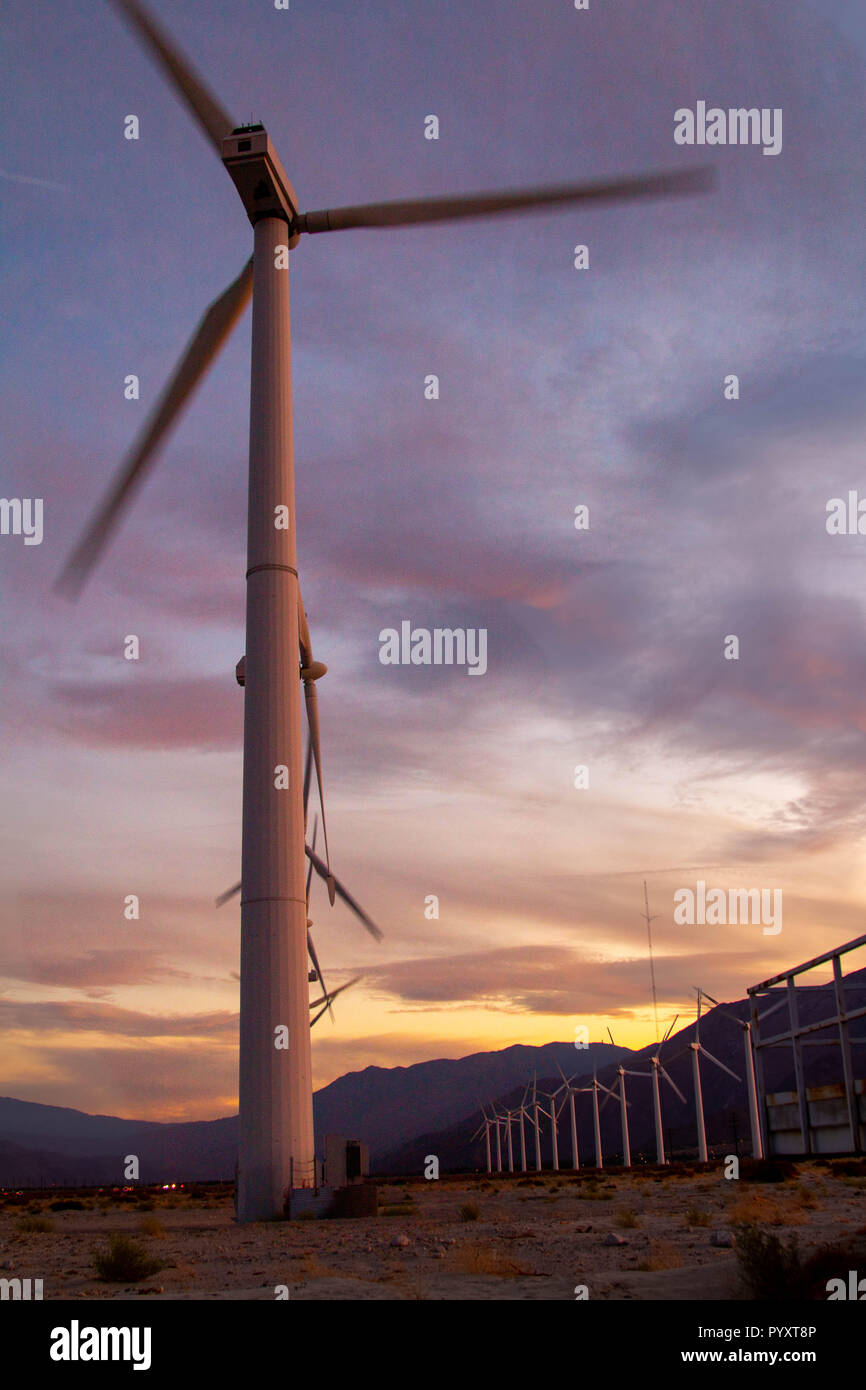 Windmill palm springs hi-res stock photography and images - Alamy