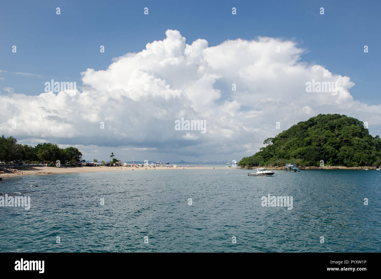La isla de las flores bahia de panama hi-res stock photography and ...
