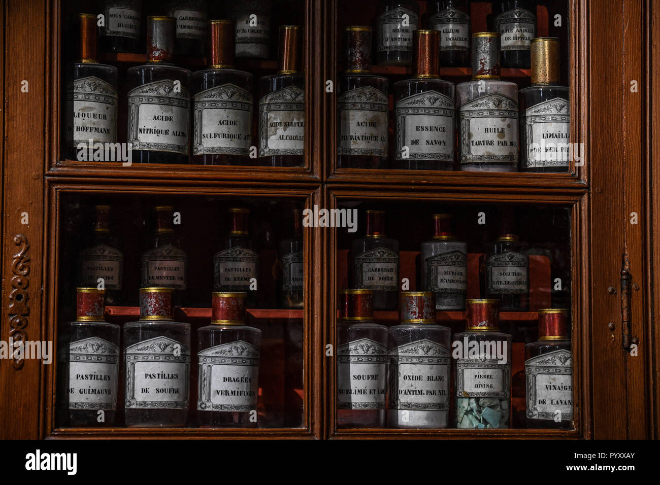 Medieval pharmacy hi-res stock photography and images - Alamy