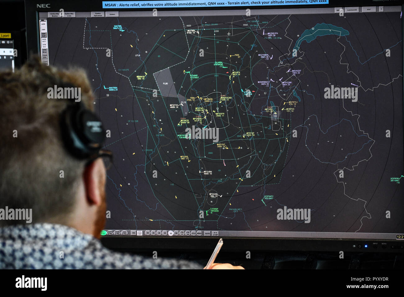 Air traffic control screen hi-res stock photography and images - Alamy