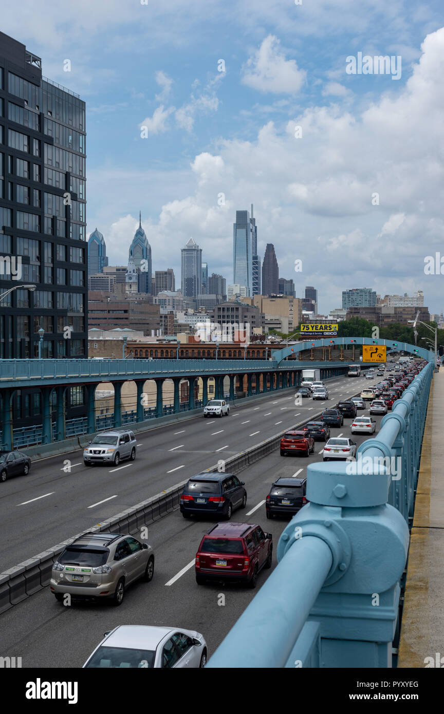 A view of the Philadelphia skyline and traffic on the Ben Franklin ...