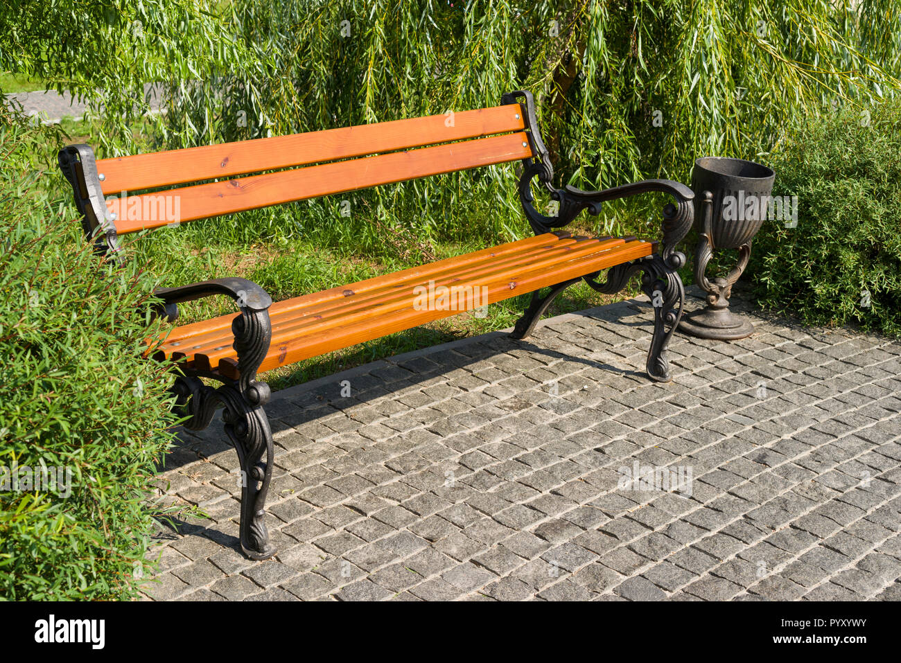 wooden park bench with metal railings Stock Photo - Alamy