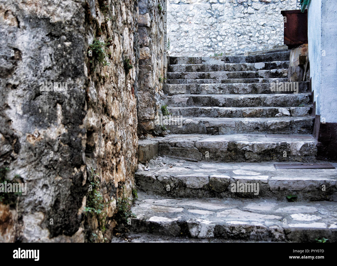 Ancient stone steps hi-res stock photography and images - Alamy