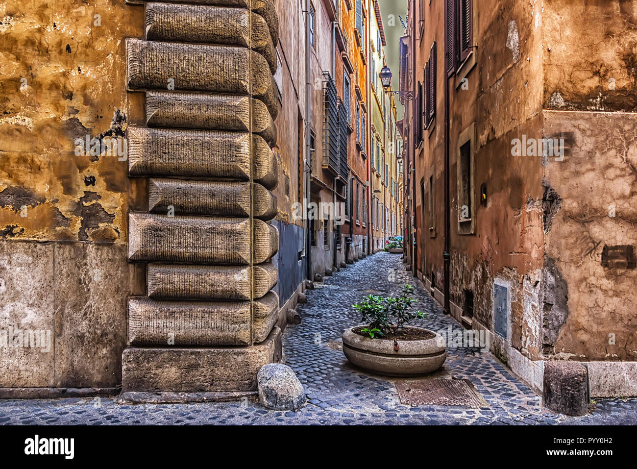 Narrow Italy street in the medieval center of Rome Stock Photo - Alamy