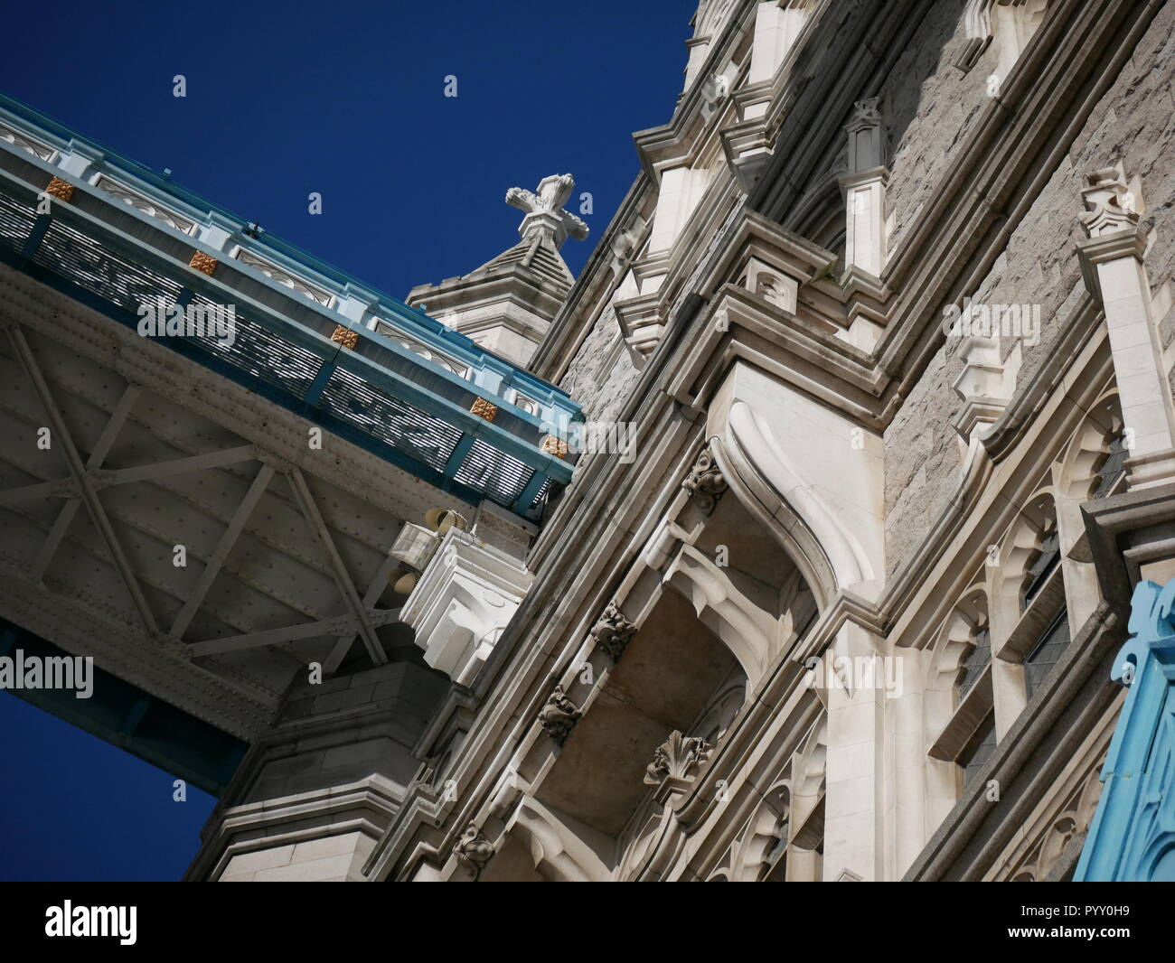 Looking up tower bridge hi-res stock photography and images - Alamy
