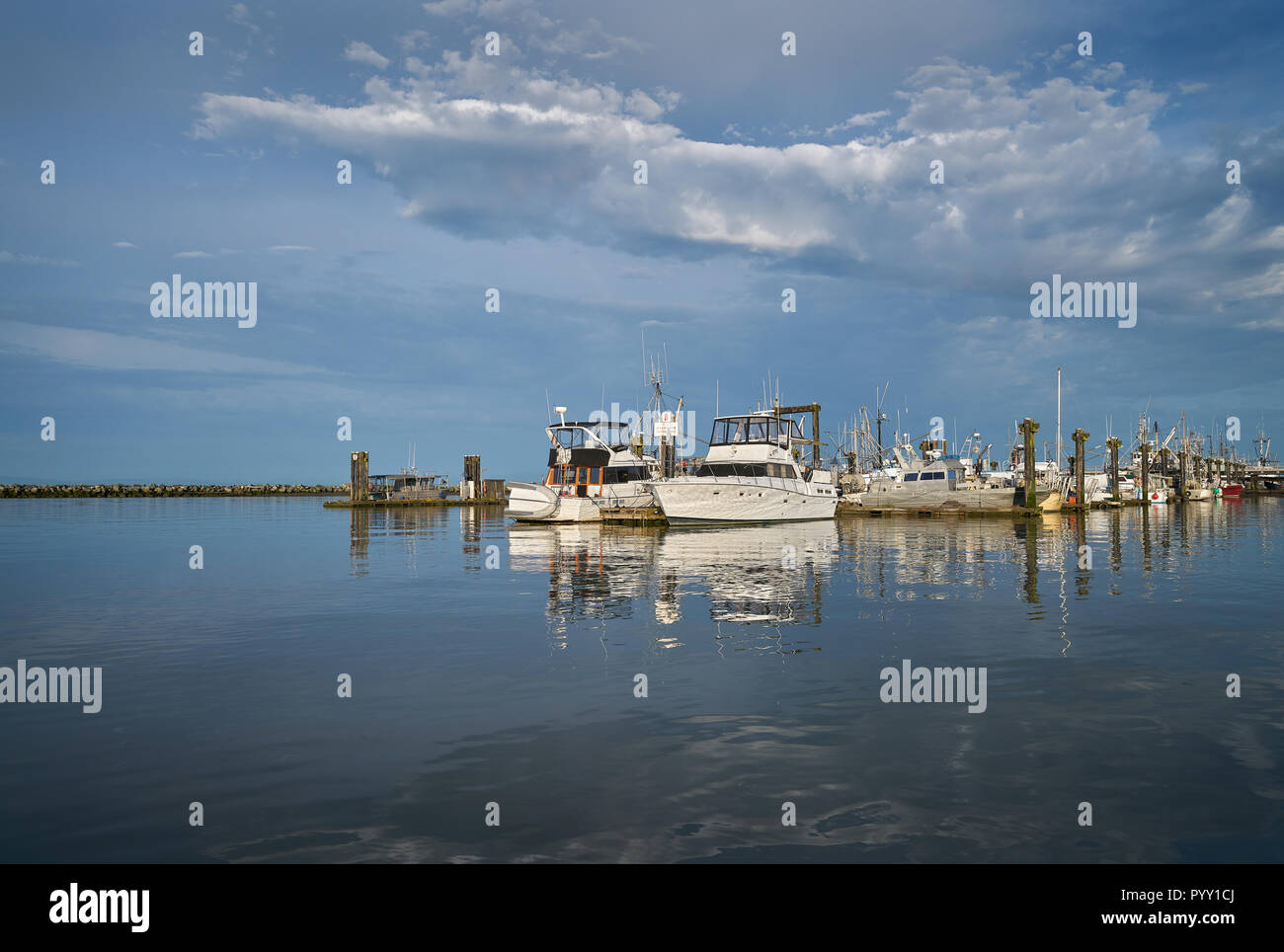 Commercial fishing docks hi-res stock photography and images - Alamy