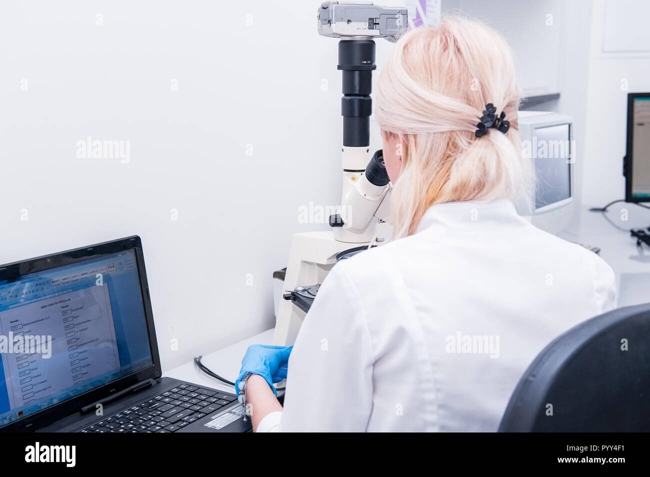 Microscope Forensics High Resolution Stock Photography and Images - Alamy
