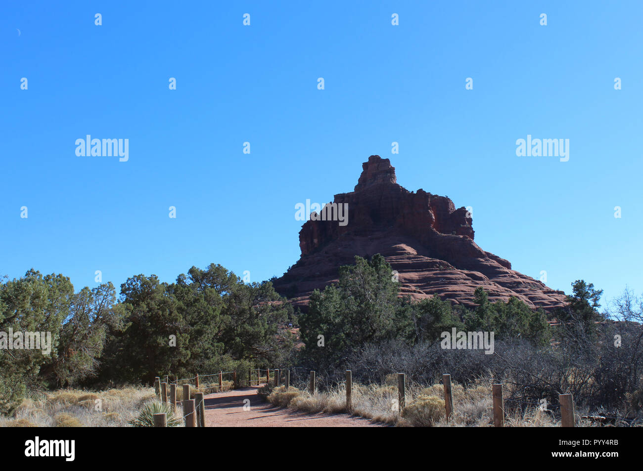 A view of Bell Rock from the beginning of the Bell Rock Trail in Sedona ...