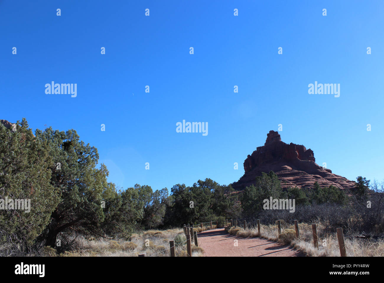 A view of Bell Rock from the beginning of the Bell Rock Trail in Sedona ...
