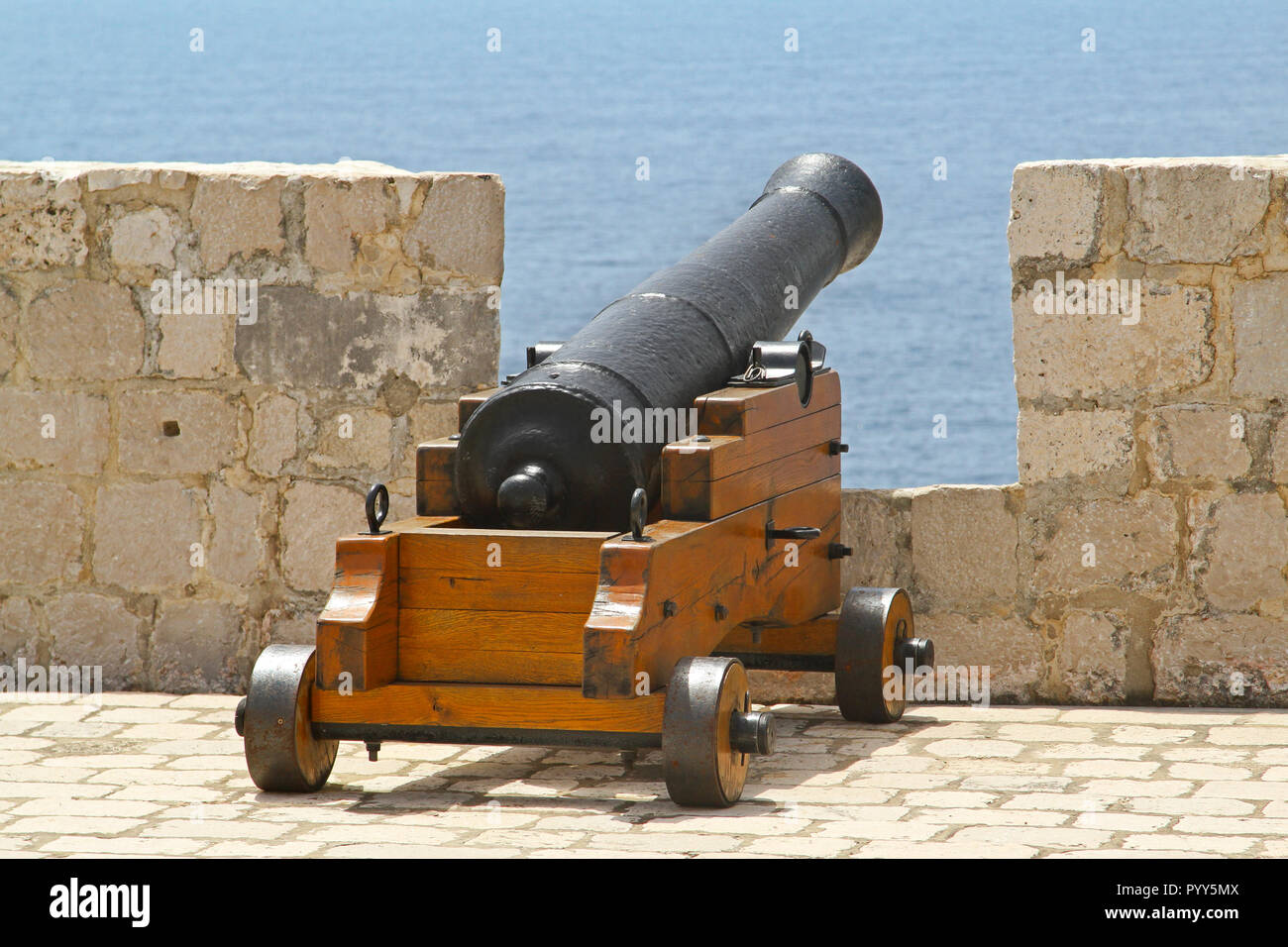 Medieval cannon at fortress wall Stock Photo - Alamy