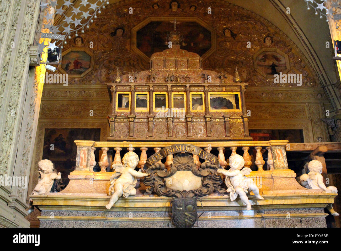 The tomb of the incorrupted body of Francis Xavier at The Basilica of ...