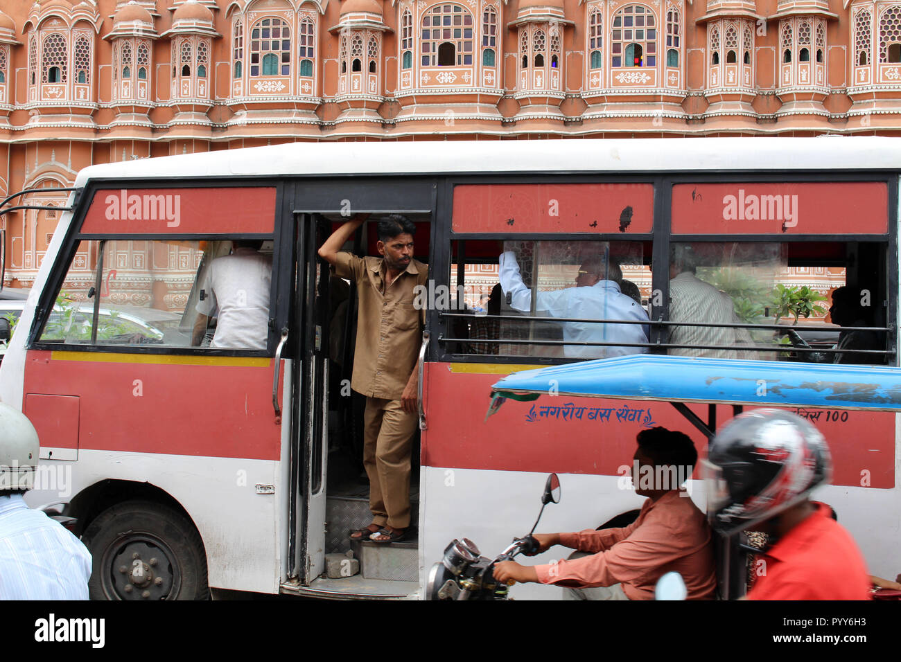 Crowded indian street bus cars hi-res stock photography and images - Alamy