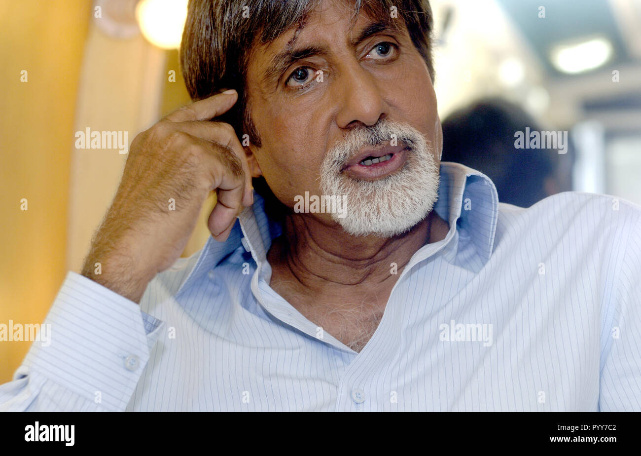 Indian bollywood film amitabh bachchan hi-res stock photography and ...