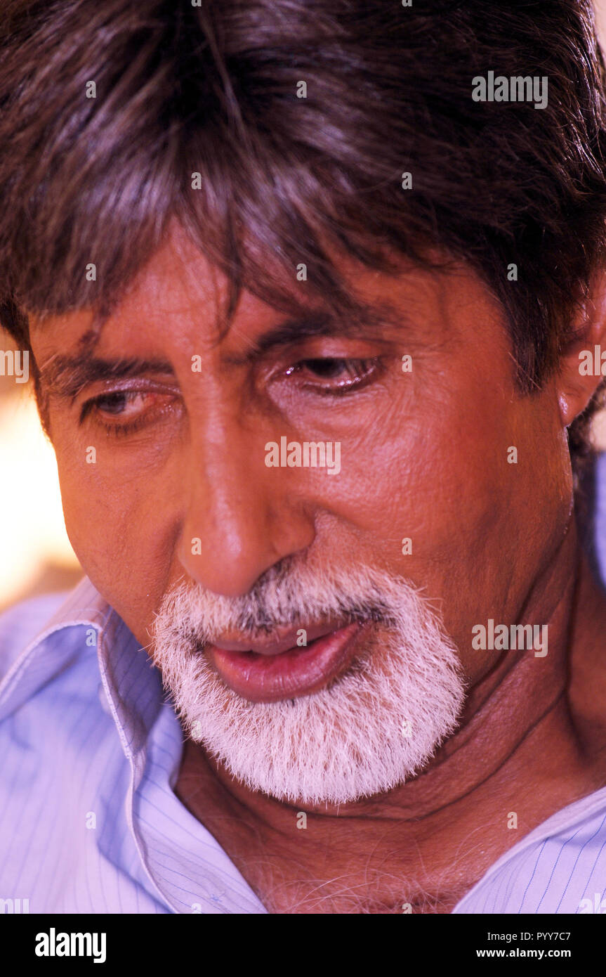 Amitabh bachchan portrait hi-res stock photography and images - Alamy