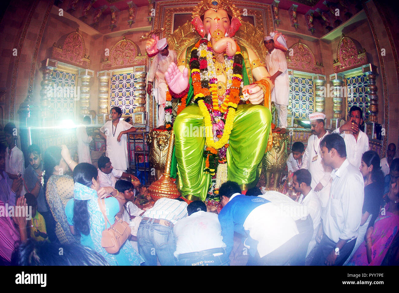 Lalbaugcha raja hi-res stock photography and images - Alamy