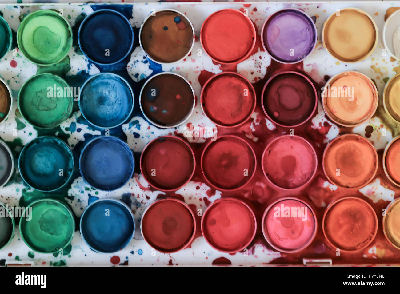 Watercolour palette hi-res stock photography and images - Alamy