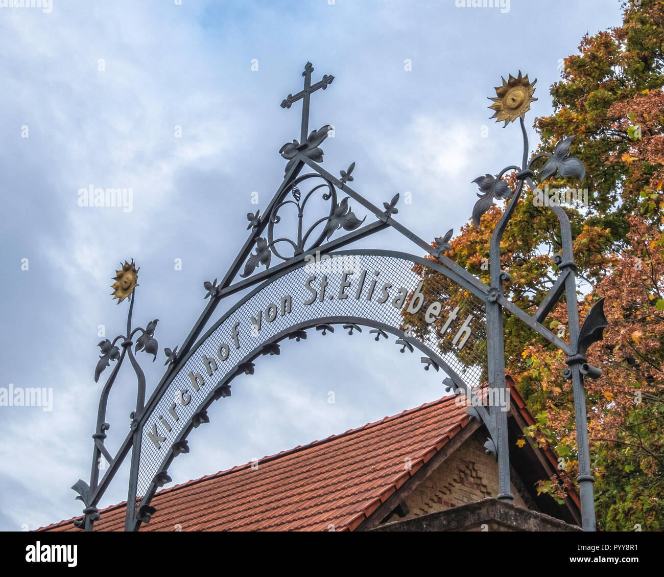 Cemetery sign iron hi-res stock photography and images - Alamy