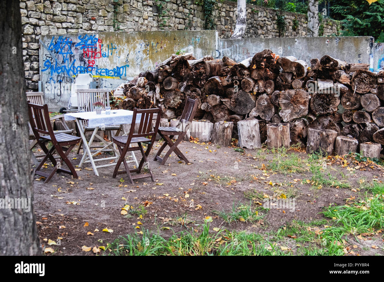 The wall and the no man's land area hi-res stock photography and images ...