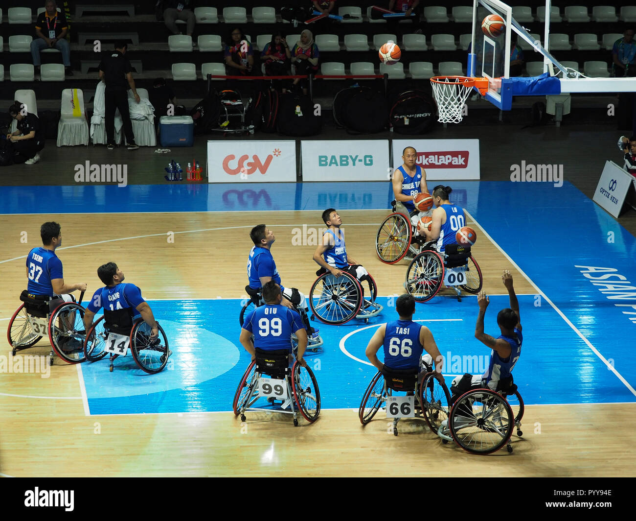 Para basketball player hi-res stock photography and images - Alamy
