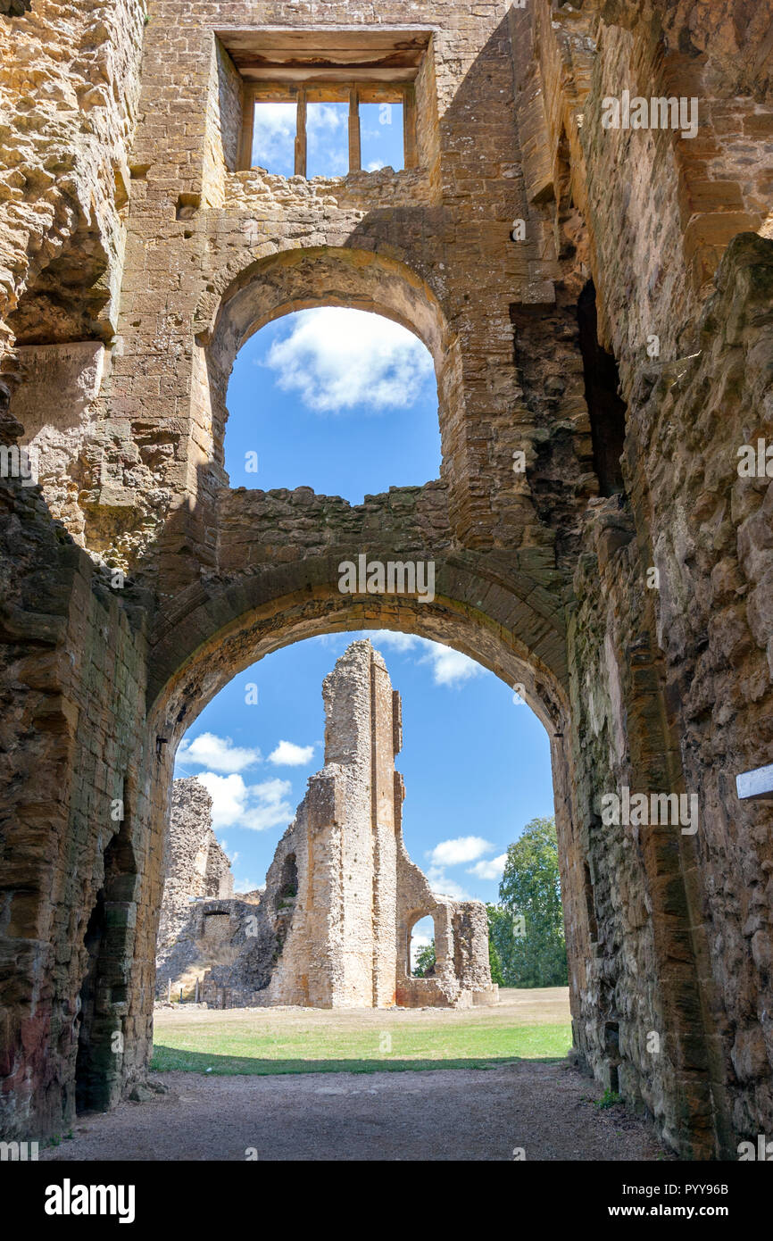 The Gatehouse at the 12th century ruins of Sherborne Old Castle once ...