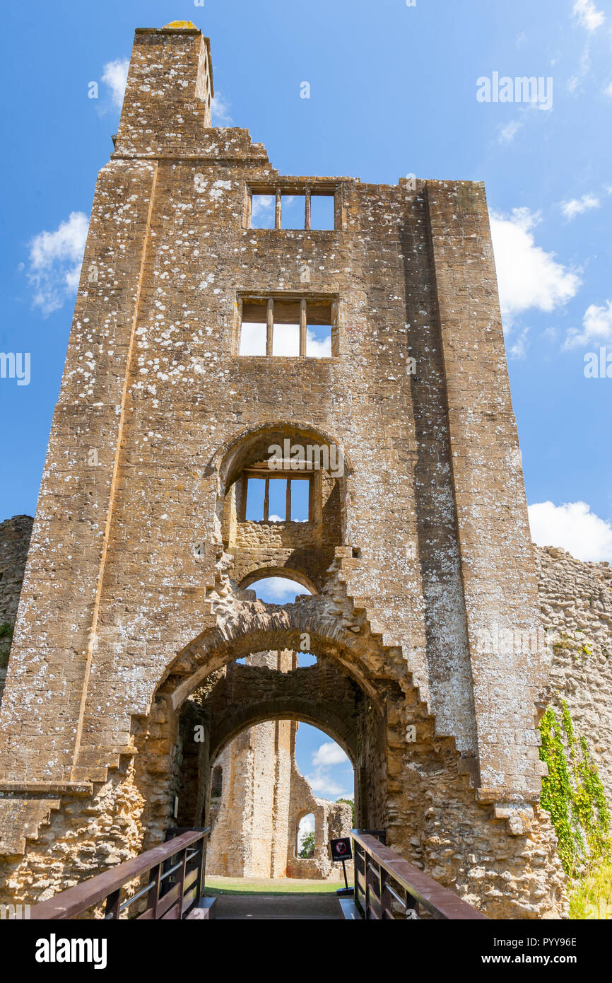 The Gatehouse at the 12th century ruins of Sherborne Old Castle once ...