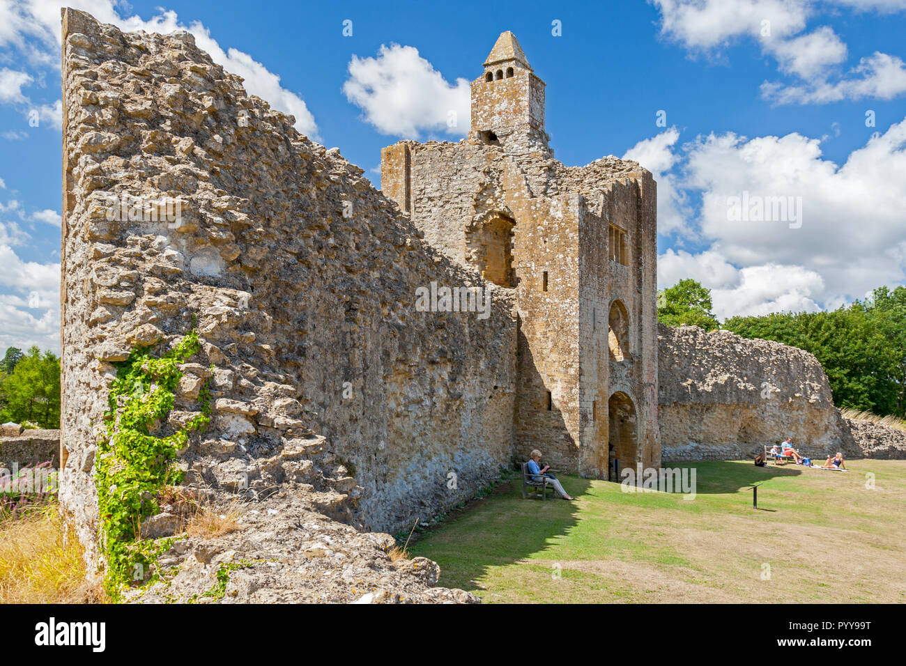 The Gatehouse at the 12th century ruins of Sherborne Old Castle once ...
