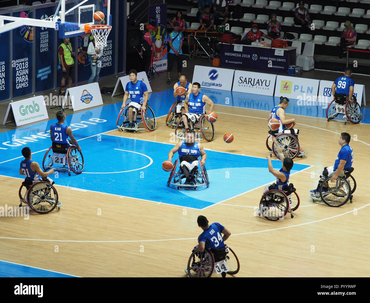 Para basketball player hi-res stock photography and images - Alamy