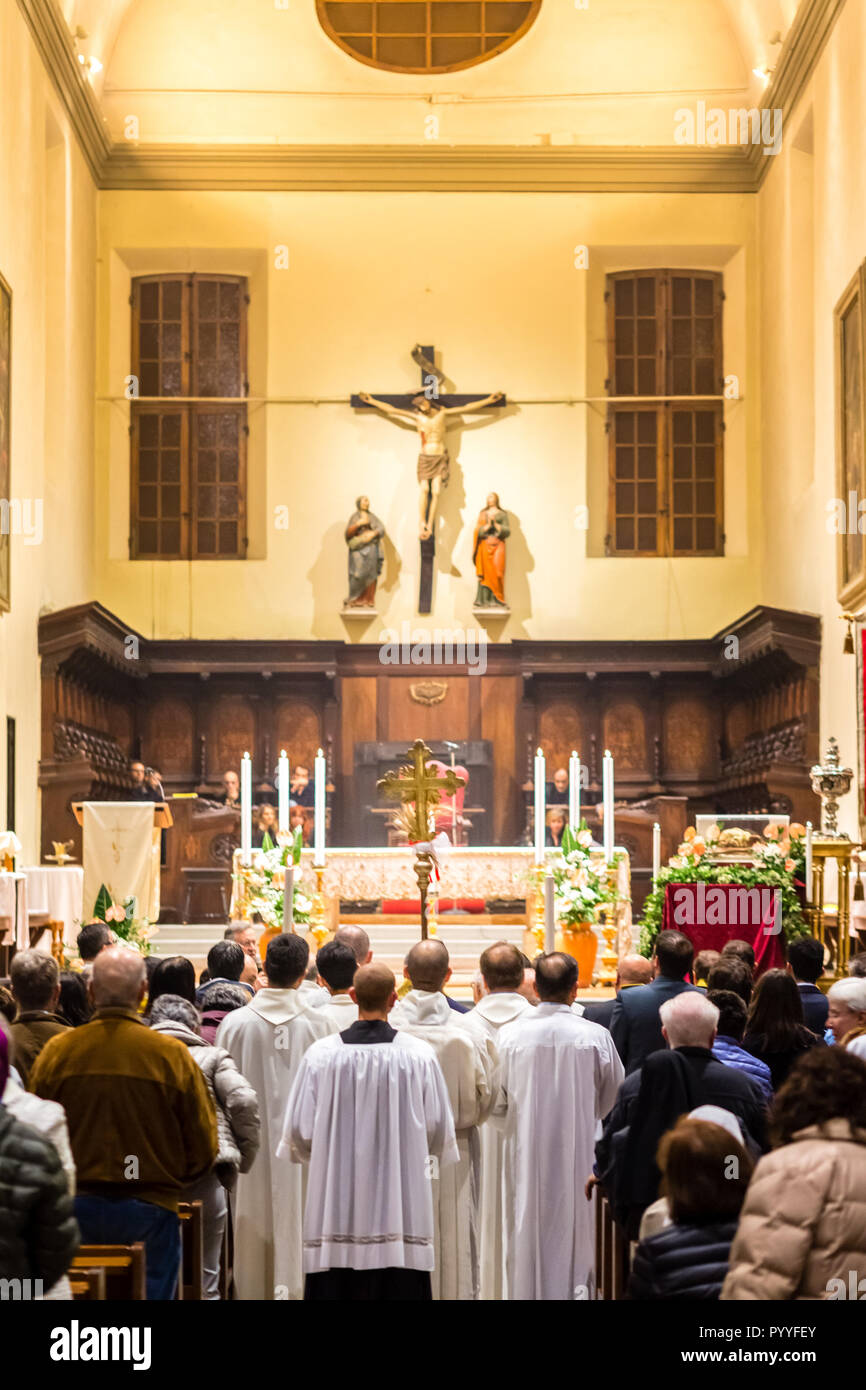 People at Holy Mass in Italian Catholic church Stock Photo - Alamy