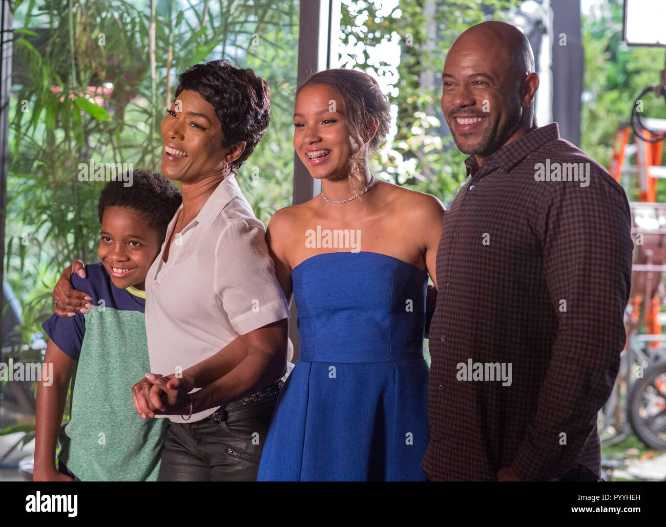 9-1-1, (aka 911), from left: Marcanthonee Reis, Angela Bassett, Tiffany ...