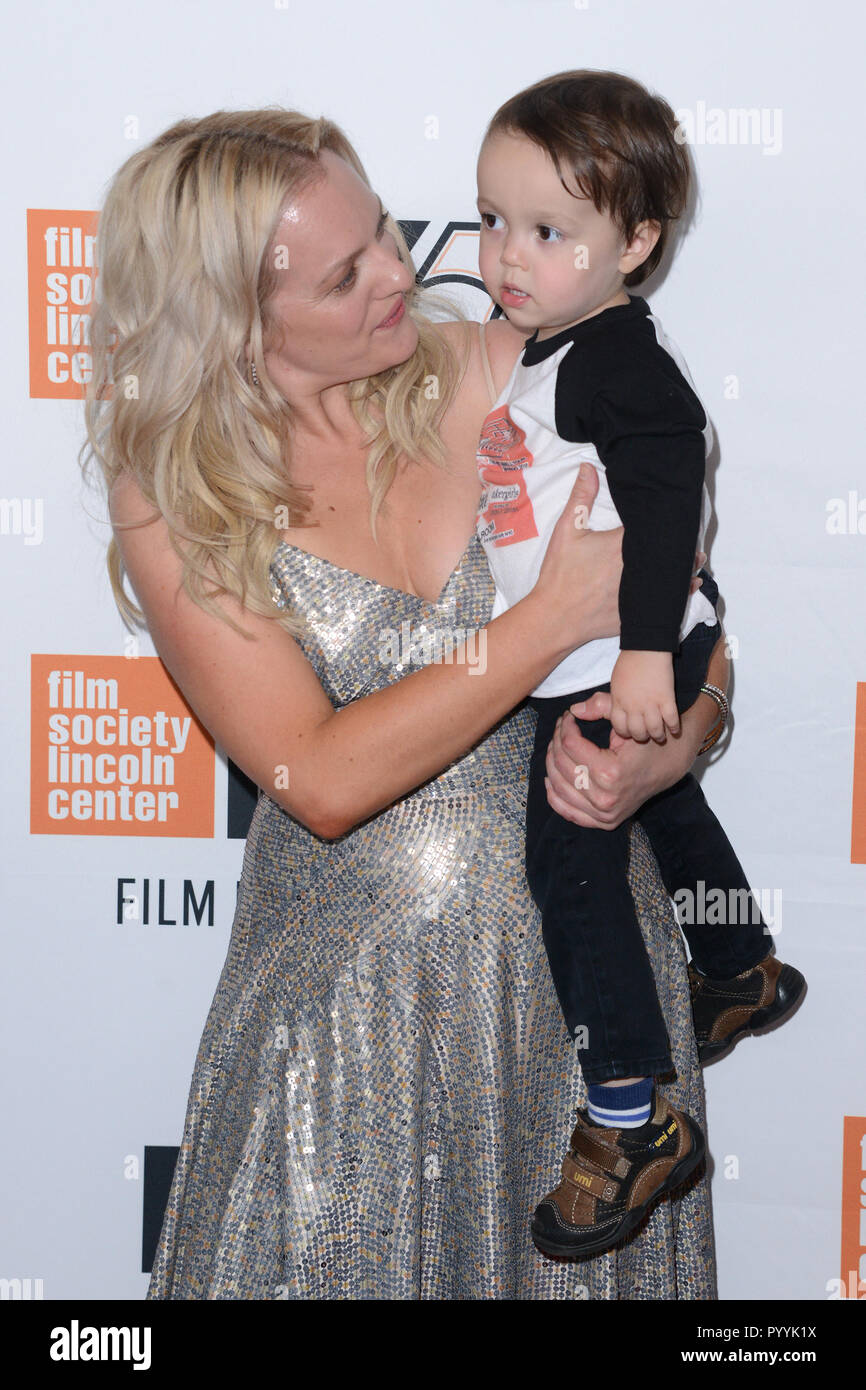 Her smell elisabeth moss hi-res stock photography and images - Alamy