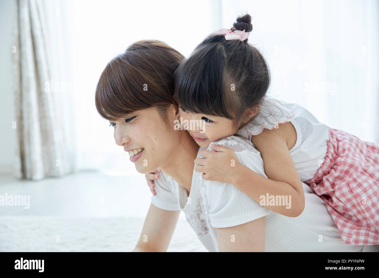 Japanese mother and daughter at home Stock Photo - Alamy
