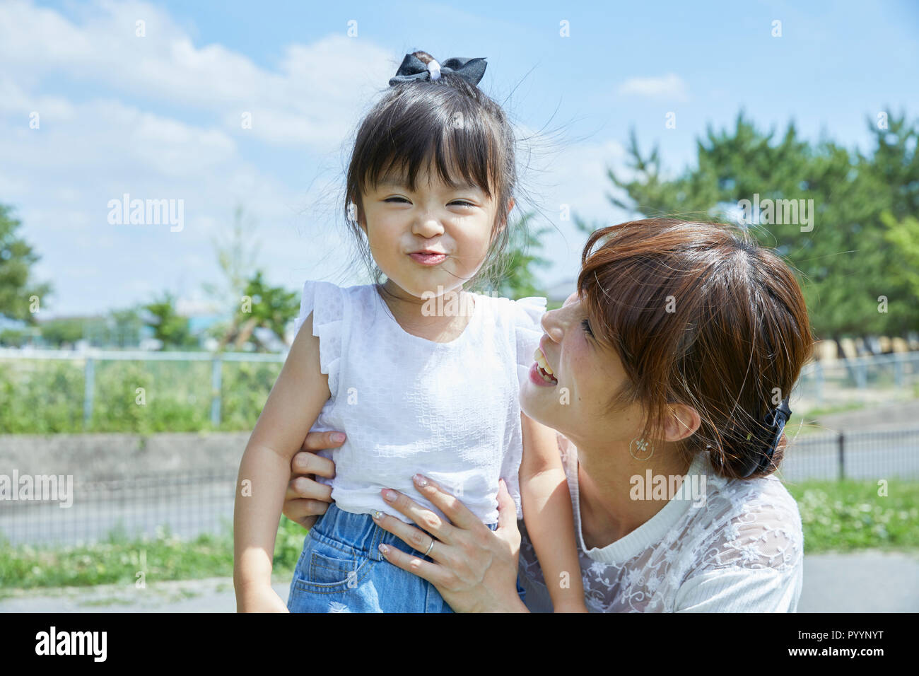 Japanese mother and daughter at the park Stock Photo - Alamy