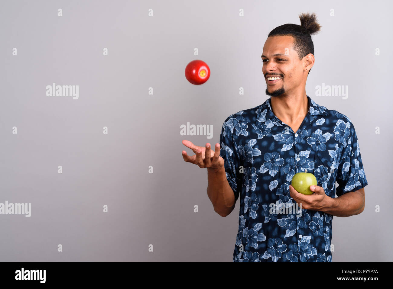 Man throwing apple hi-res stock photography and images - Alamy