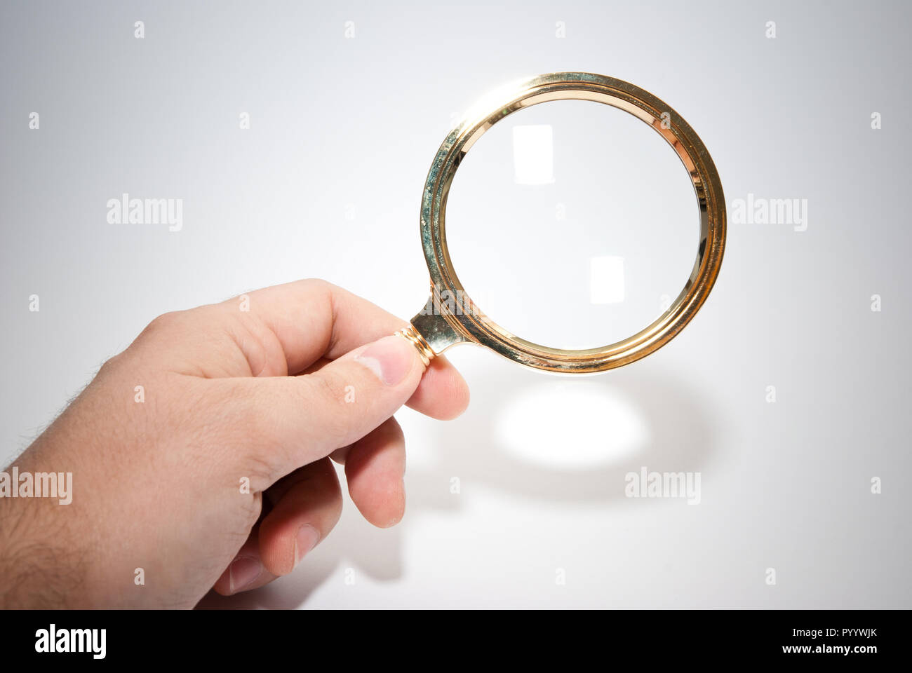 magnifying glass in a hand Stock Photo - Alamy