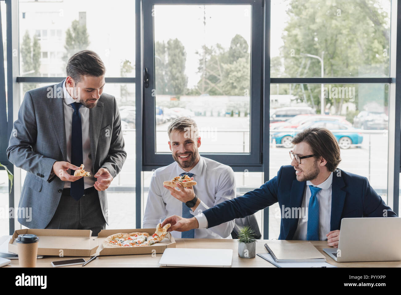 Corporate workers eating hi-res stock photography and images - Alamy