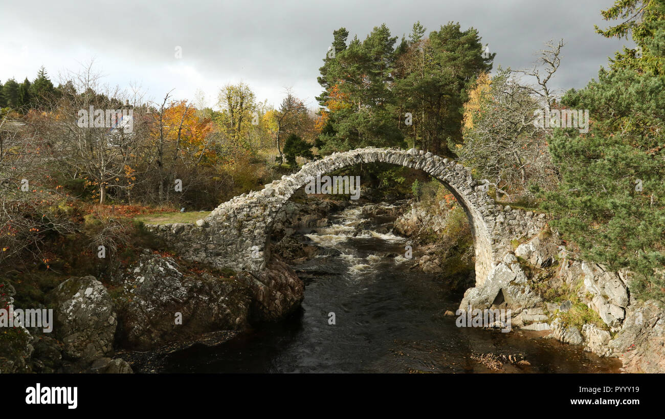 The fabulous old packhorse bridge in Carrbridge in the Cairngorms ...