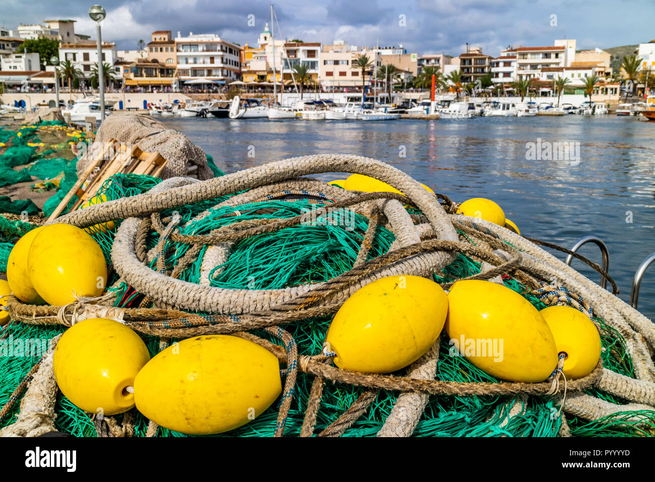 Mallorca spain harbor fishing hi-res stock photography and images - Alamy