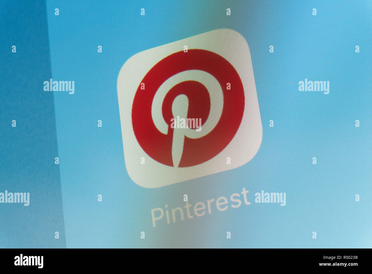 Facebook App on cellphone screen Stock Photo - Alamy