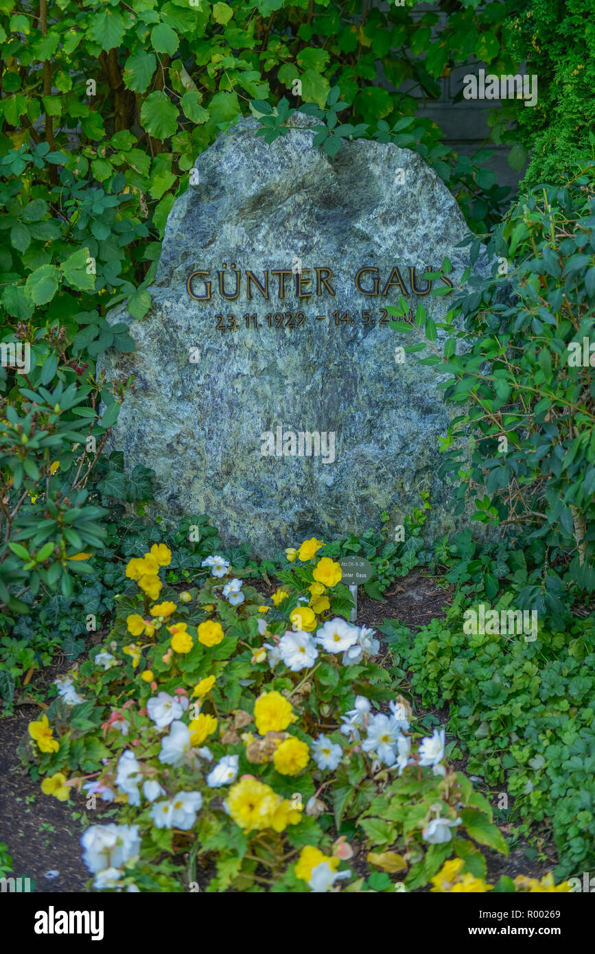 Grave, Günter Gaus, Dorotheenstaedtischer cemetery, Chausseestrasse ...
