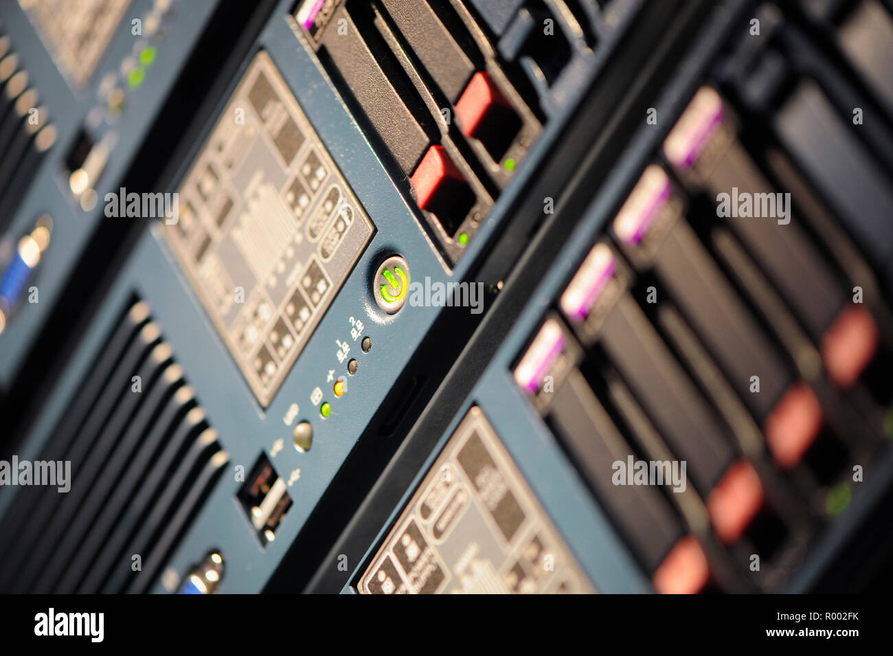 Data centre upgrade hi-res stock photography and images - Alamy