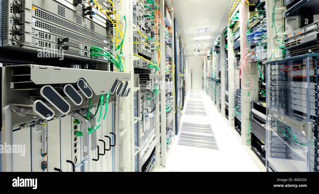 Server rooms hi-res stock photography and images - Alamy