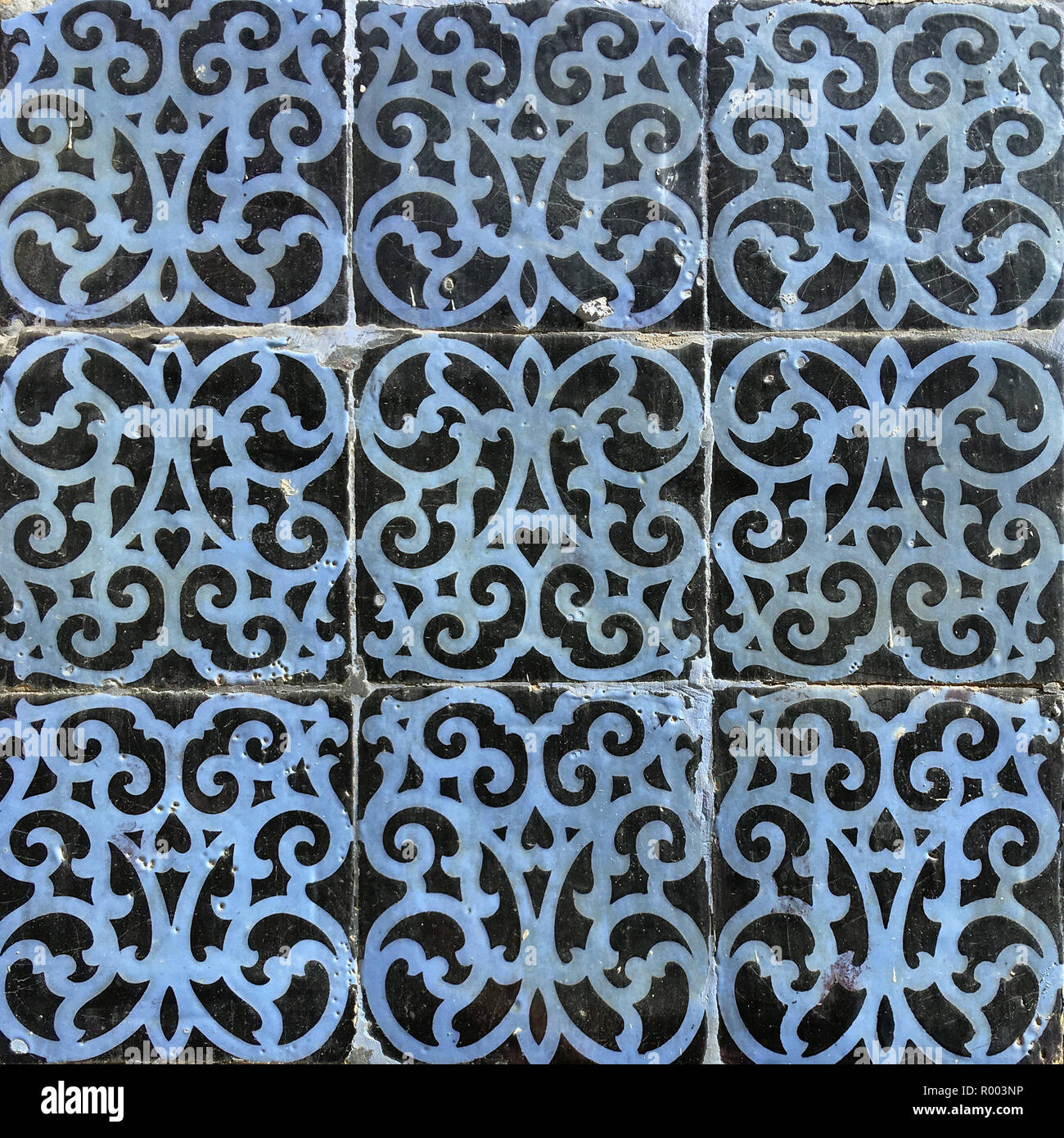 Lisbon facade tile hi-res stock photography and images - Alamy