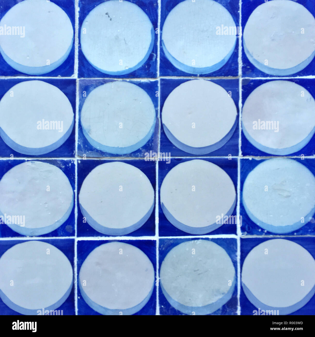 Lisbon facade tile hi-res stock photography and images - Alamy