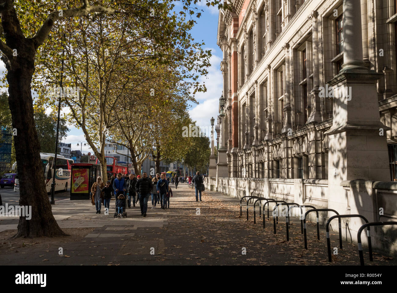 London, Brompton Road, V&A Museum, pavement, October Stock Photo - Alamy