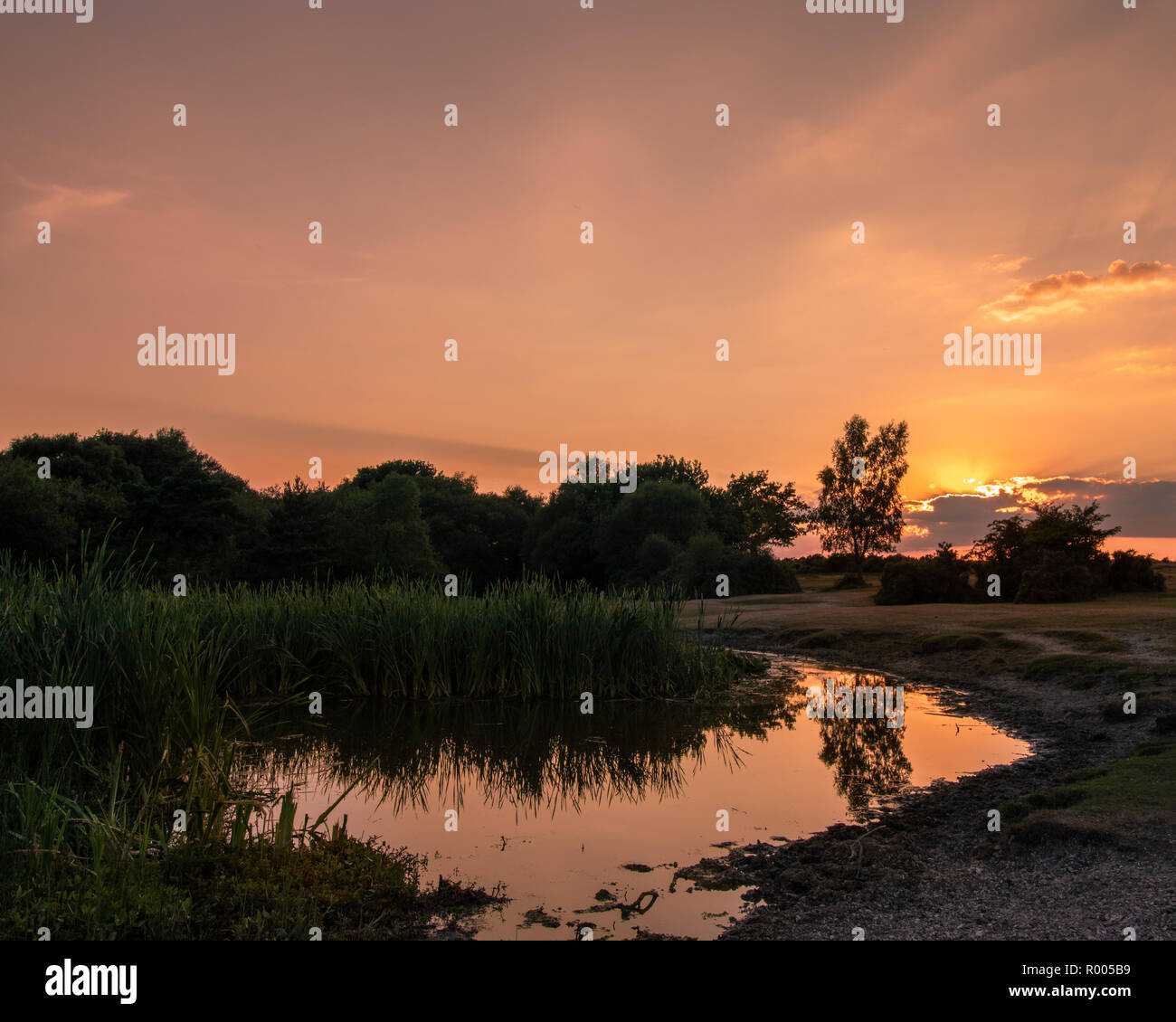 Water reflecting sunset hi-res stock photography and images - Alamy