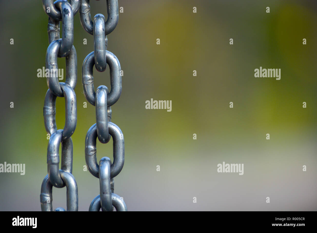 Metal chain detail hi-res stock photography and images - Alamy
