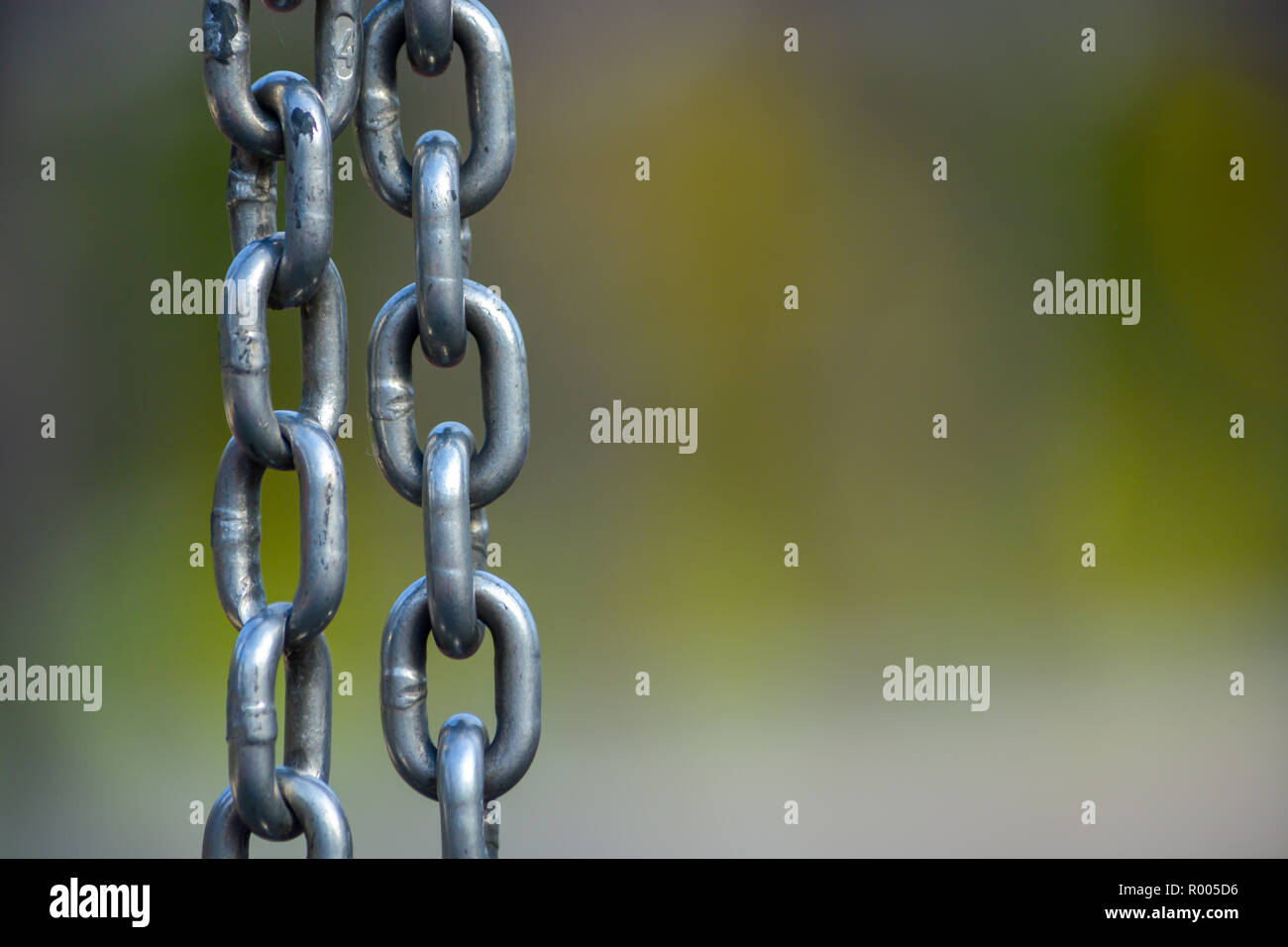 Metal chain detail hi-res stock photography and images - Alamy