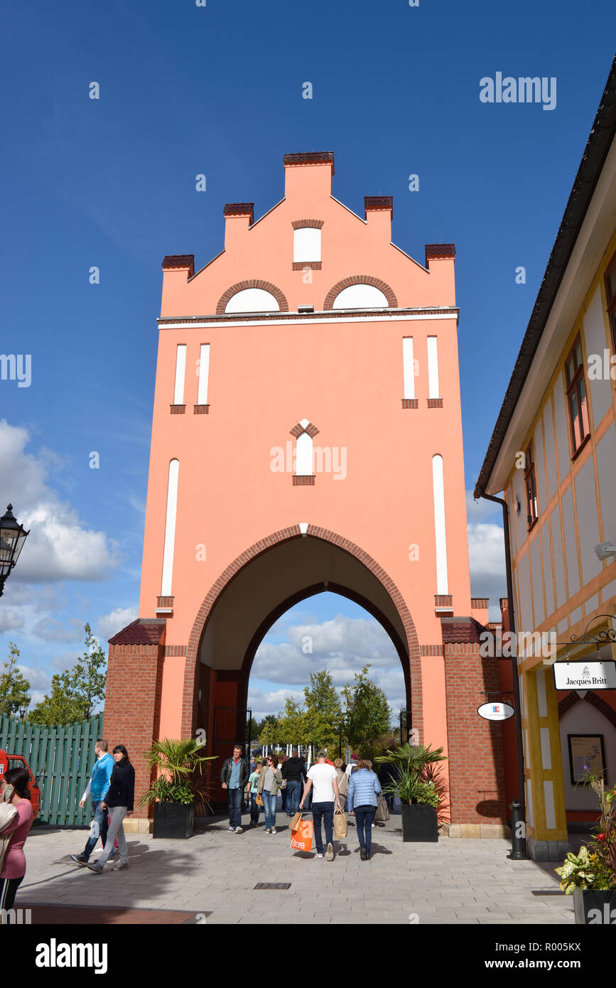 Gate, designer Outlet B5, Wustermark, Brandenburg, Germany, Eingangstor ...