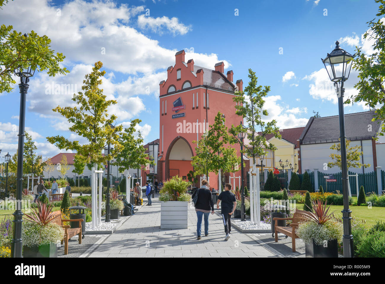 Gate, designer Outlet B5, Wustermark, Brandenburg, Germany, Eingangstor ...