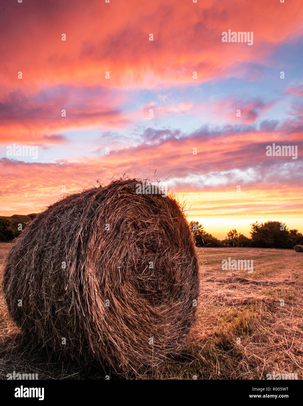 English hay bale hi-res stock photography and images - Alamy